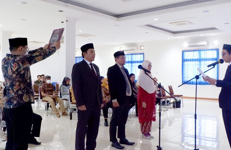 Ketua Yayasan UNIGA Lantik Wakil Rektor IV dan Pejabat Struktural ...
